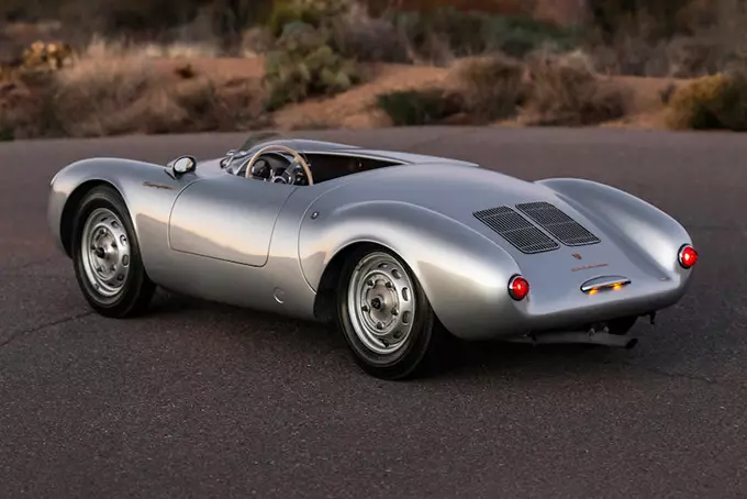 აუქციონის ბლოკი: 1955 წლის Porsche 550 Spyder 22399_3