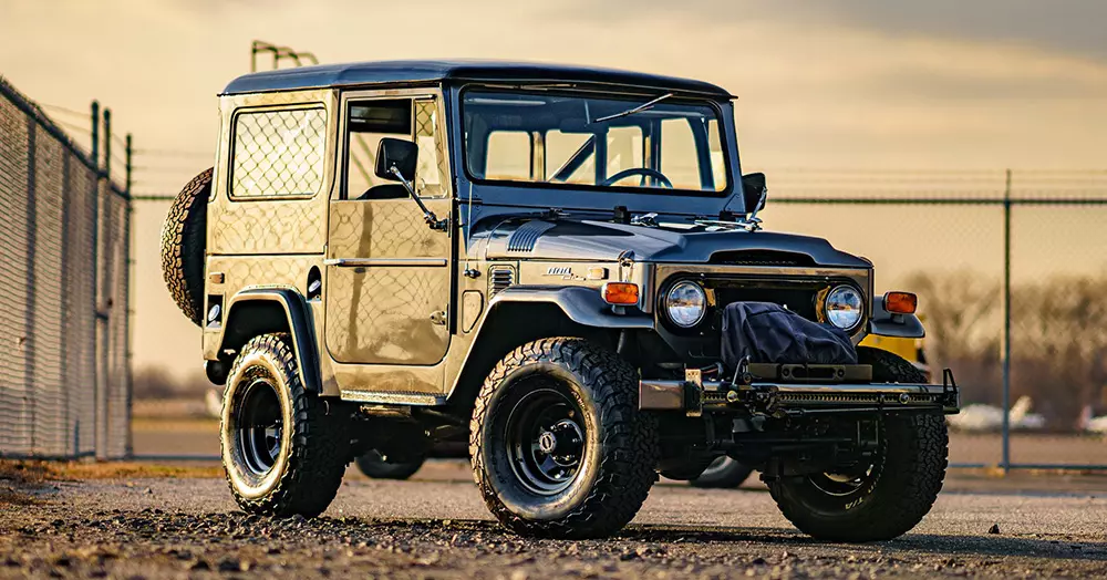 Мирас Оверланд 1971 Toyota Land Cruiser FJ40 V8