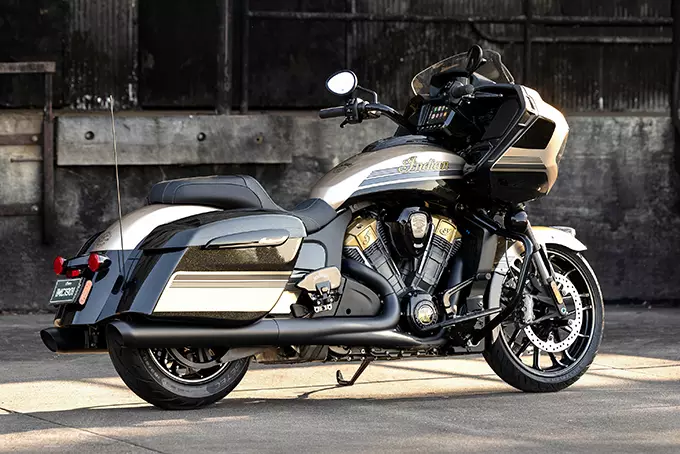 2022 Indian Motorcycles x Jack Daniel's Limited Edition Challenger Dark Horse 22474_2