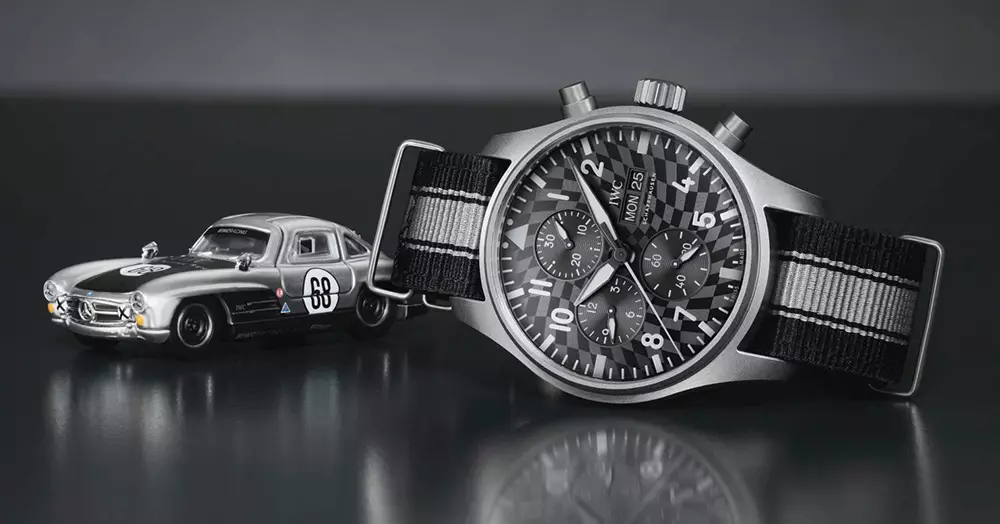 IWC x Кайнар тәгәрмәчләр Пилотның сәгать хронографы узышлары басмасы