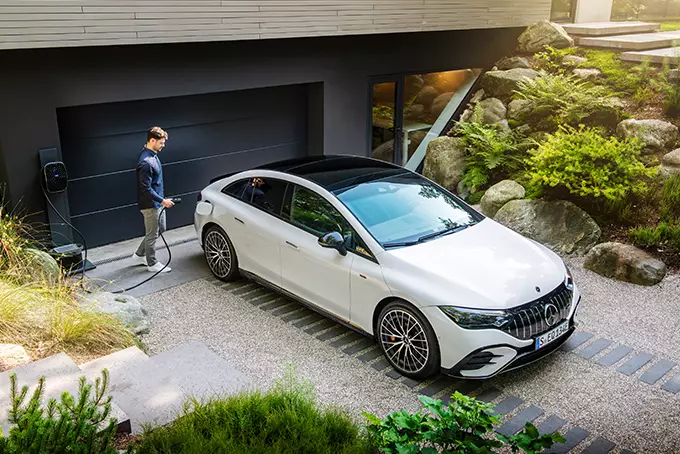 2023 Mercedes-AMG EQE Elektriese Sedan 22593_3