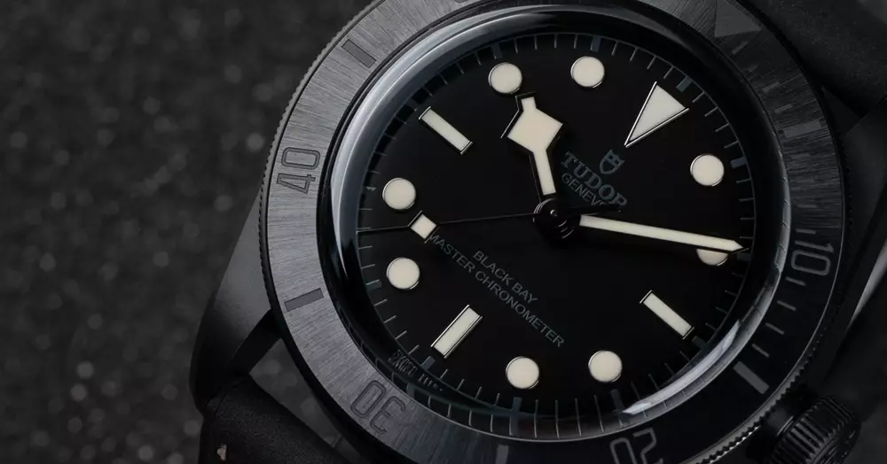 15 најдобри целосно црни часовници за мажи во 2022 година