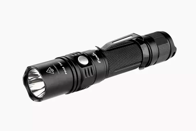 15 Labing Maayo nga Tactical Flashlight sa 2022 22818_2