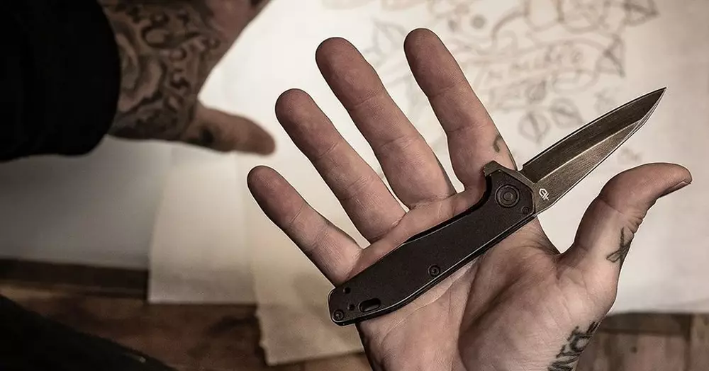 12 најдобри целосно црни EDC ножеви