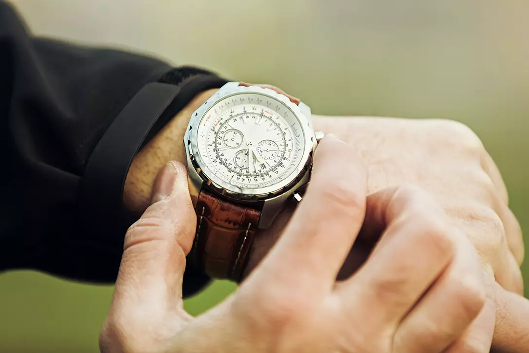Bonyodalmak: A Chronograph Watch magyarázata 23051_3