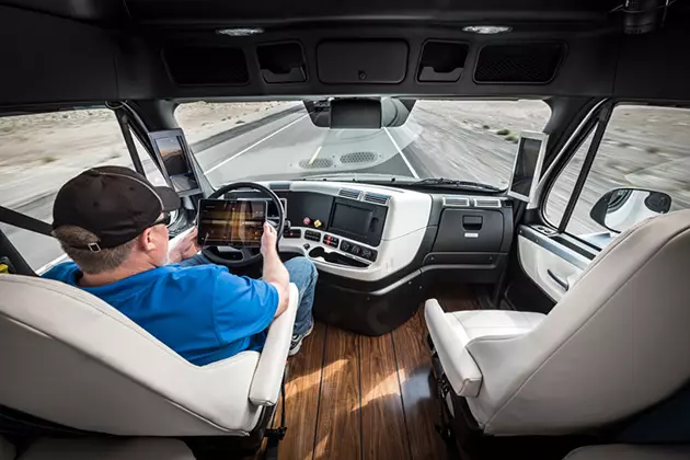 Freightliner Inspiration Self-Driving Truck 3