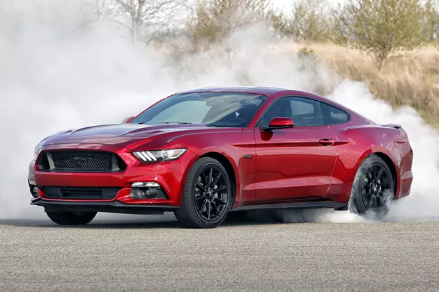 Ford Mustang GT 2016 года, абсталяваны пакетам Black Accent