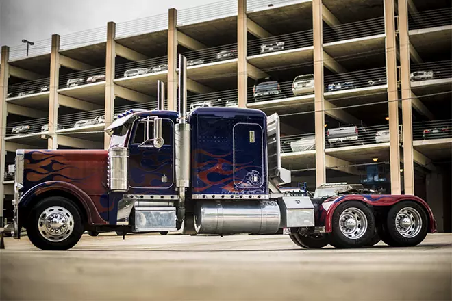 1992 Peterbilt 379 Optimus Prime Truck 2