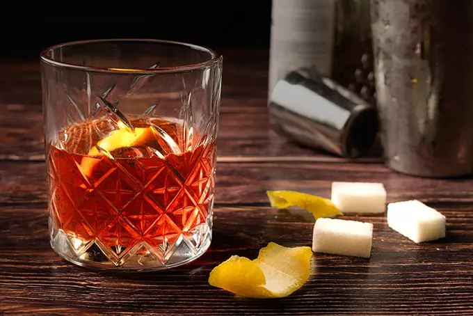 30 de cocktail-uri clasice pe care fiecare bărbat ar trebui să le cunoască 283_29