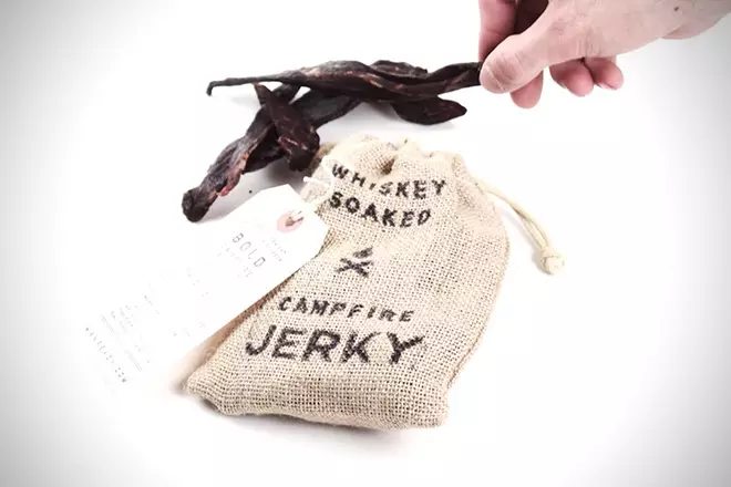 Виски натопени камперски оган Jerky