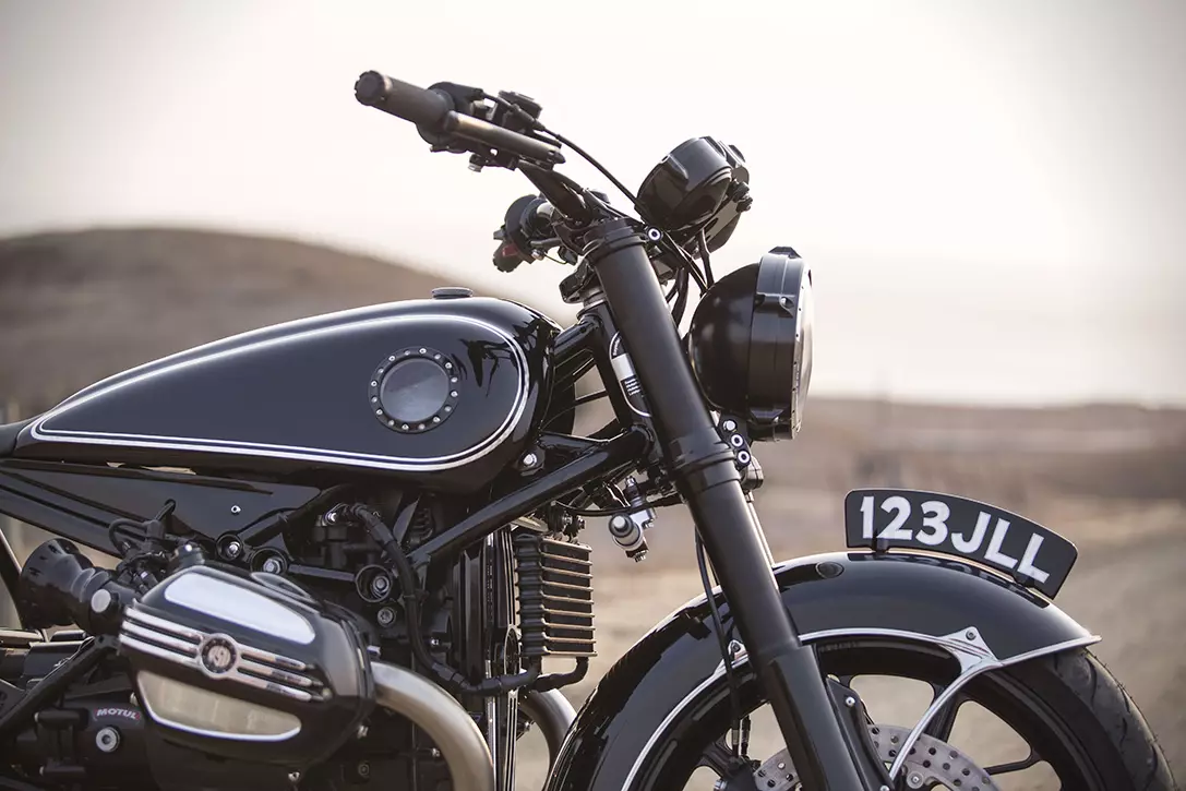 BMW R NineT Classic By Roland Sands Design ၀၃