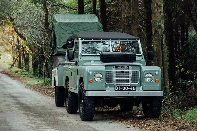 1982 Land Rover Series 3 yokhala ndi Camping Trailer 2