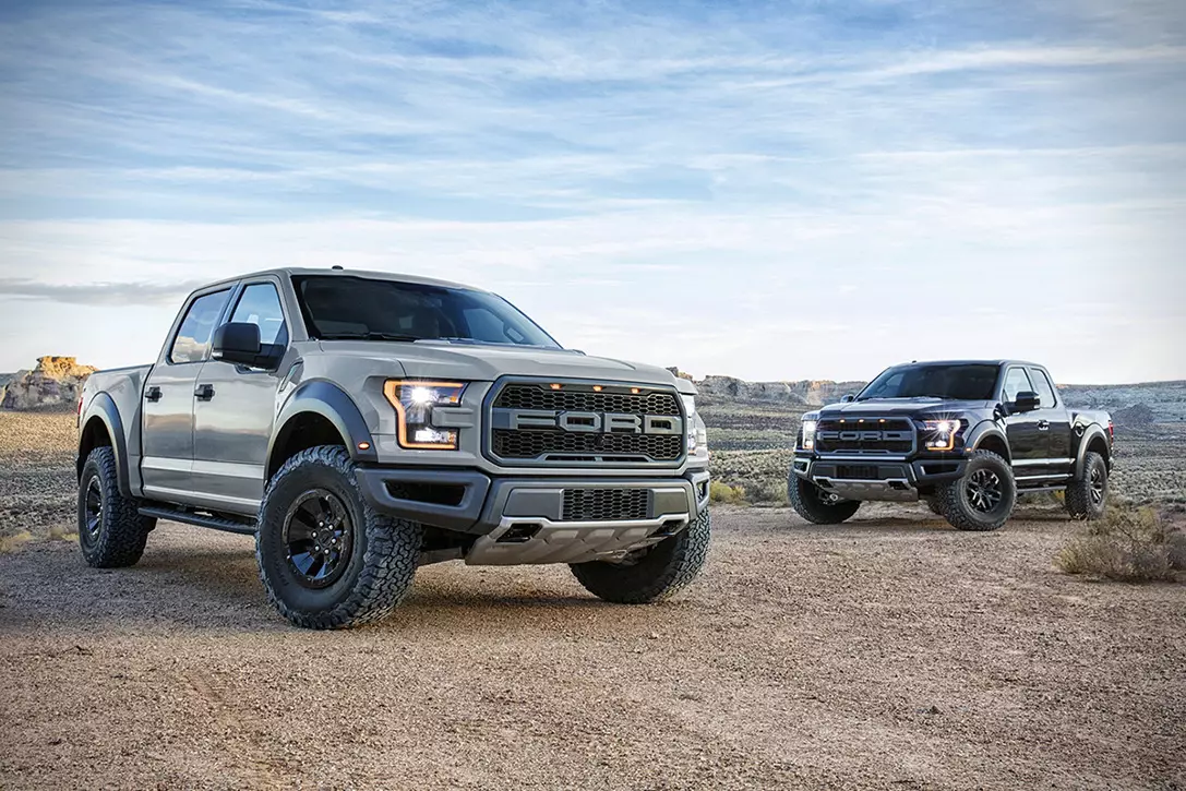 2017 Ford F-150 Raptor SuperCrew 3