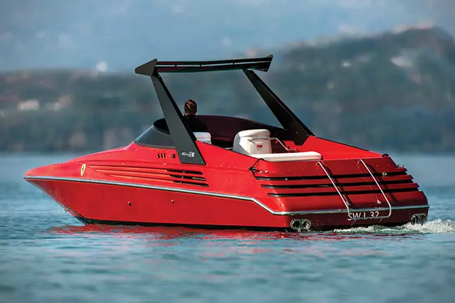 1990 Riva Ferrari 32 Speedboat 4