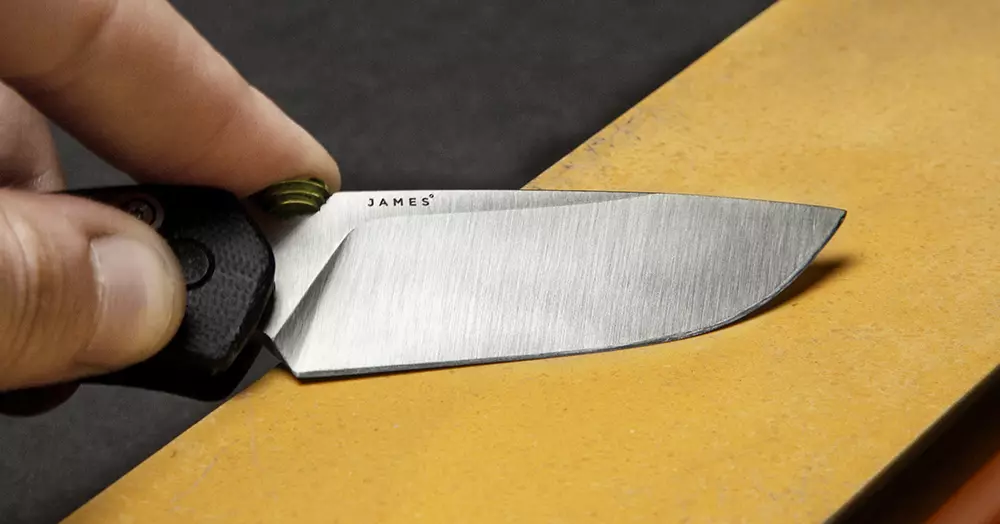 Hvordan slipe en kniv med et bryne