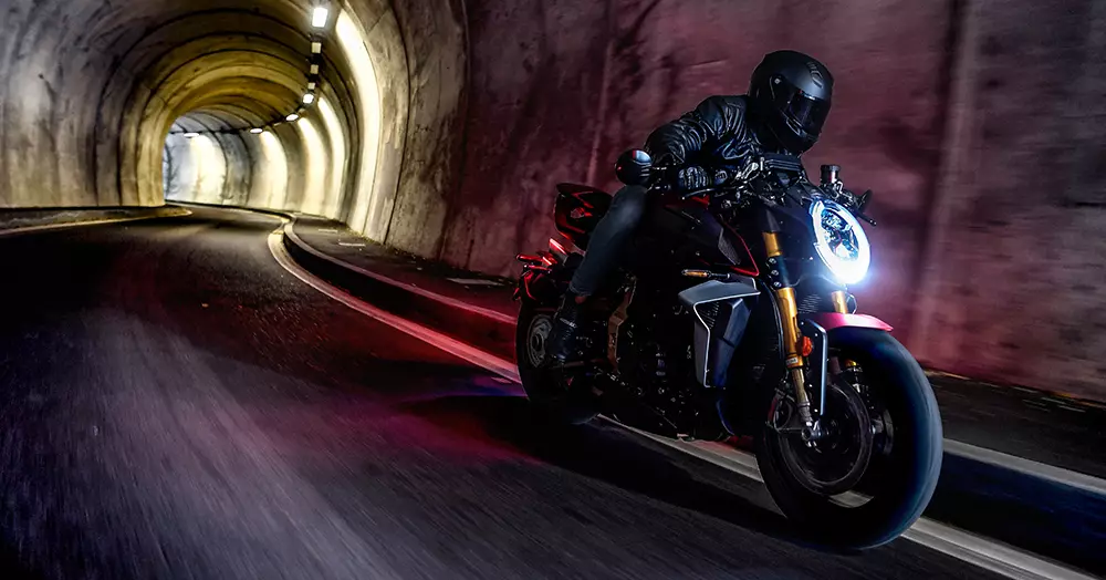 20 सर्वात वेगवान मोटारसायकल तुम्ही आत्ताच खरेदी करू शकता