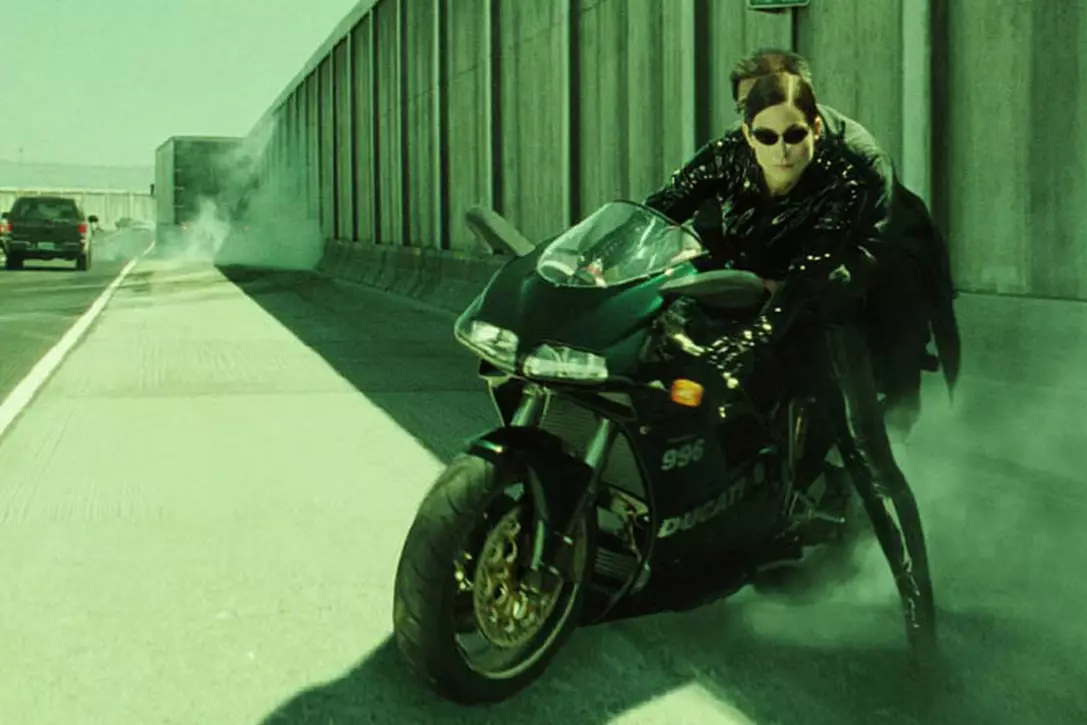 Cinema Garage: 15 Best Movie Motorcycles 402_13
