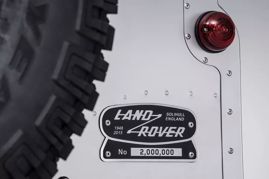 Land Rover Defender 2000000 5