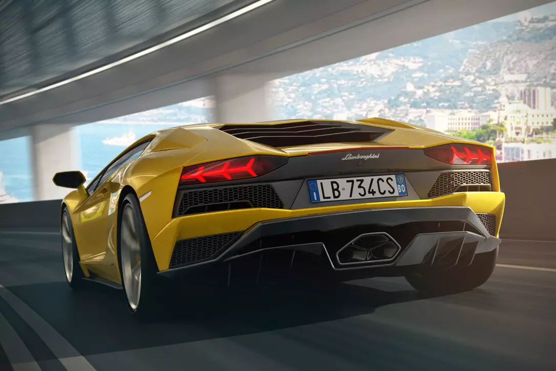 Lamborghini Aventador S 6