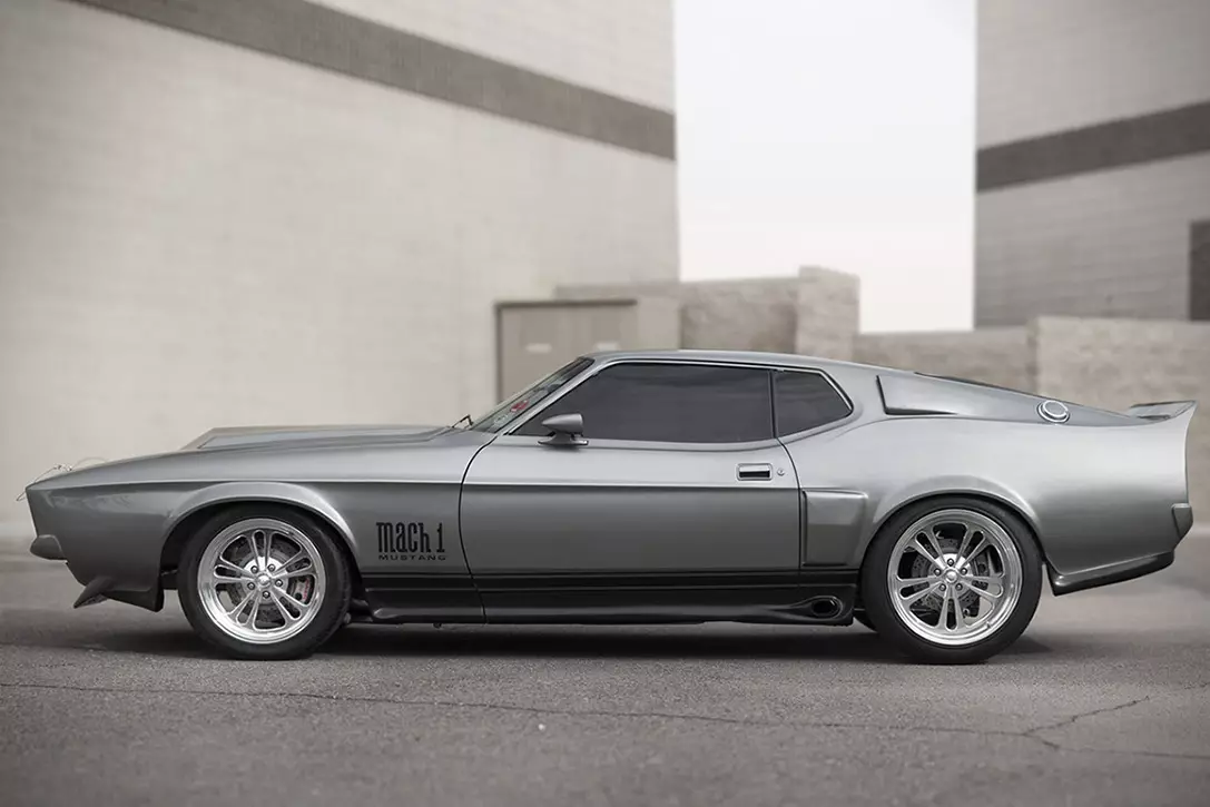 拍卖区 - Evan Longoria 的 1971 年 Mustang Mach 1 4