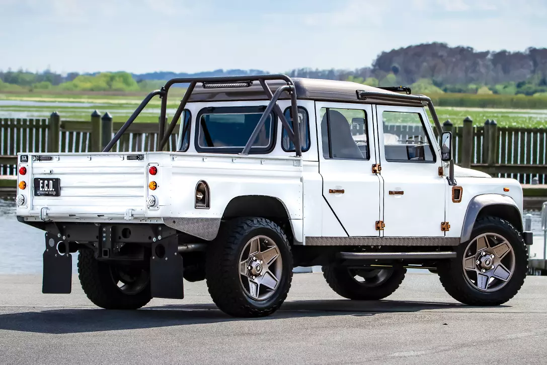 Land Rover Defender 130 'Project Barge' Oleh ECD 4271_1