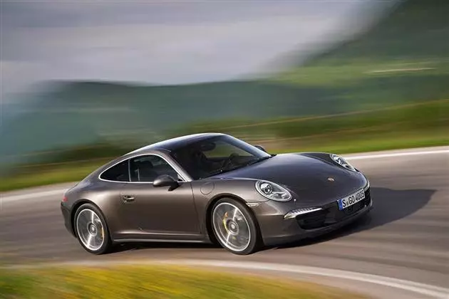 2013 911 Porsche Carrera 4 (5)