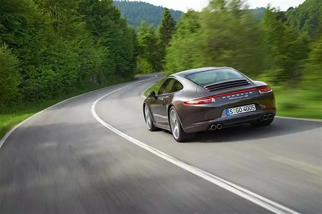 2013 911 Porsche Carrera 4 (3)