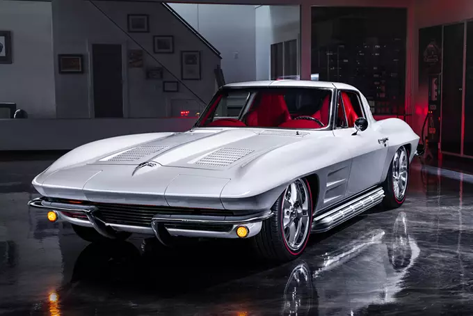 Тръжен блок: 1963 Chevrolet Corvette купе с разделен прозорец 4831_1