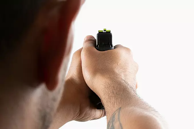 Como suxeitar e disparar correctamente unha pistola 5098_5