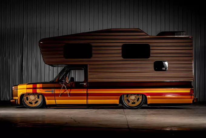 Xyoo 1983 Chevrolet C30 Camper 