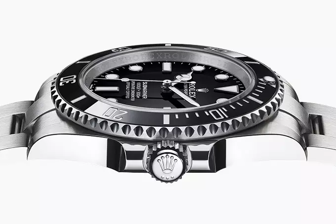 2020 Rolex Submariner Dive Watch 5273_2