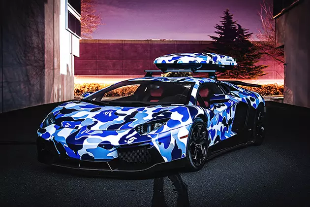 Lamborghini x BAPE Arctic Camo Aventador con portasci