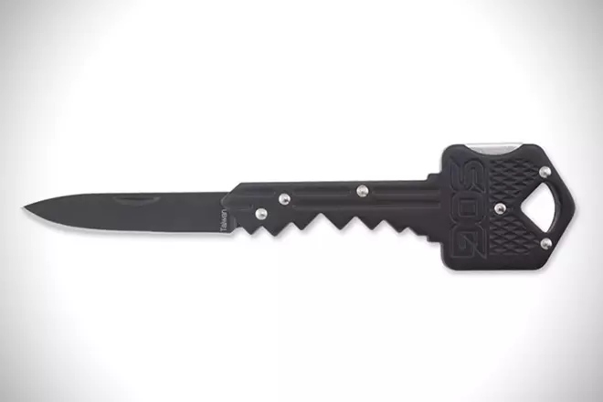 Pitch Dark: 20 EDC Essentials Blacked-Out 5365_2