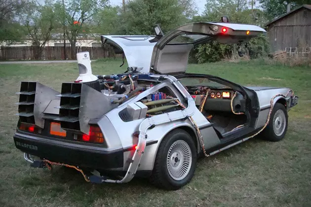 Zbudowany na zamówienie z powrotem do przyszłości DeLorean na sprzedaż