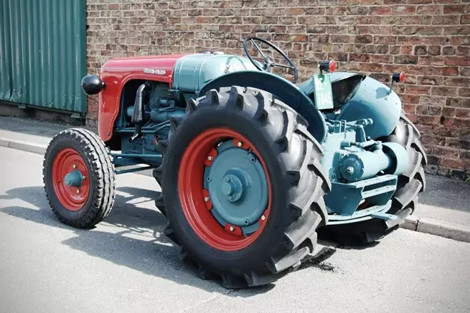 1955 yil Lamborghini DL25 farm traktori 2