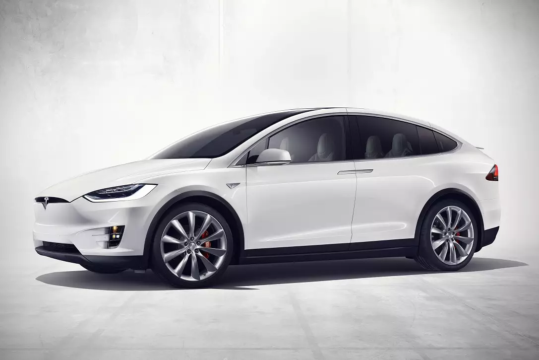 Tesla Model X 4