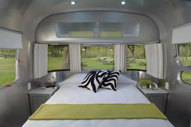 Airstream Entènasyonal Sterling Camper Trailer 3