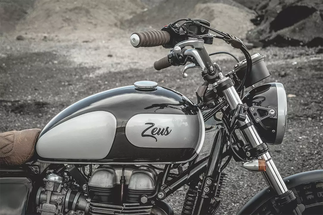 ट्राइम्फ Thruxton 900 'द वाइल्ड 90s' Zeus Custom द्वारा 5759_1