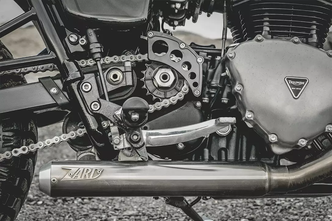 „Triumph Thruxton 900“ „Laukiniai 90-ieji“, sukūrė Zeus Custom 5759_4