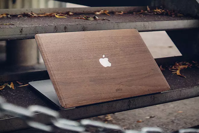 Glitty 2 木製 MacBook 保護套
