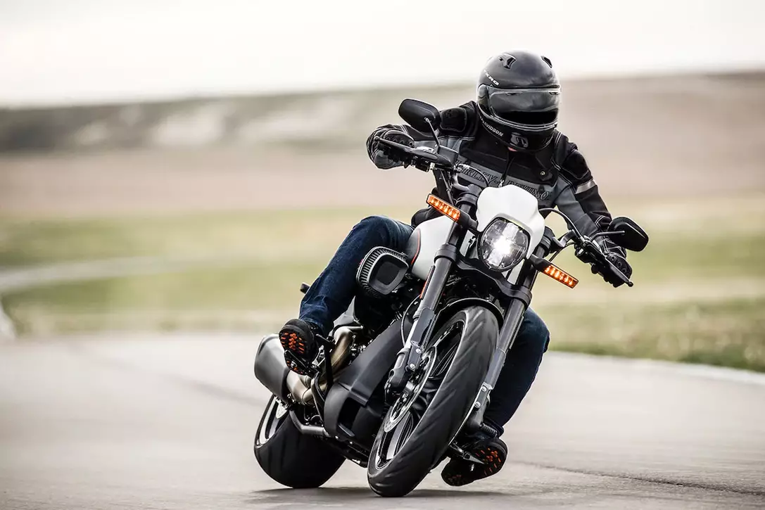 2019 Harley-Davidson FXDR 114 6114_1