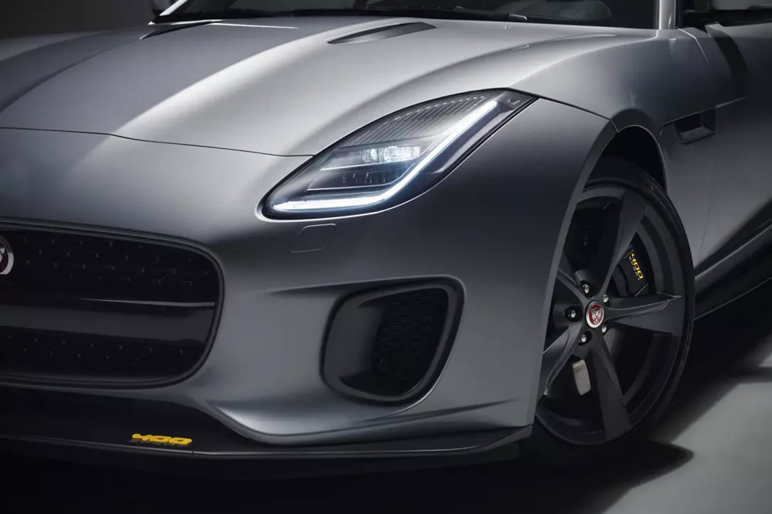 Jaguar F-Type 400 z roku 2018 6598_2