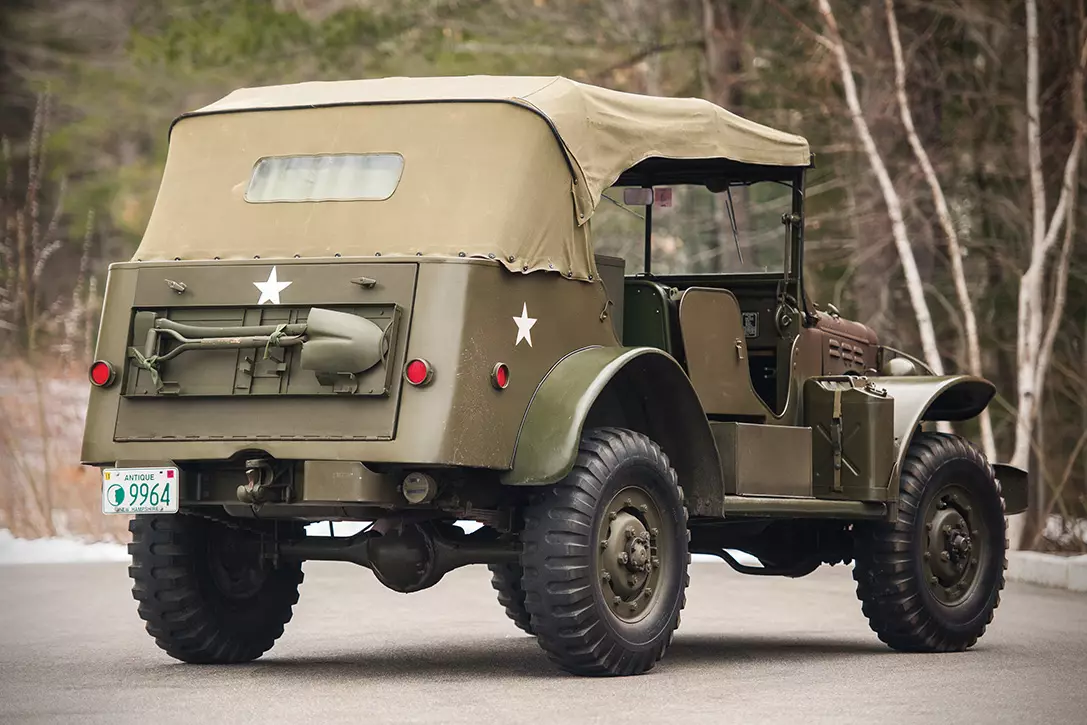 Aŭkcio-Bloko: 1945 Dodge WC-58 Radio Car 6738_1