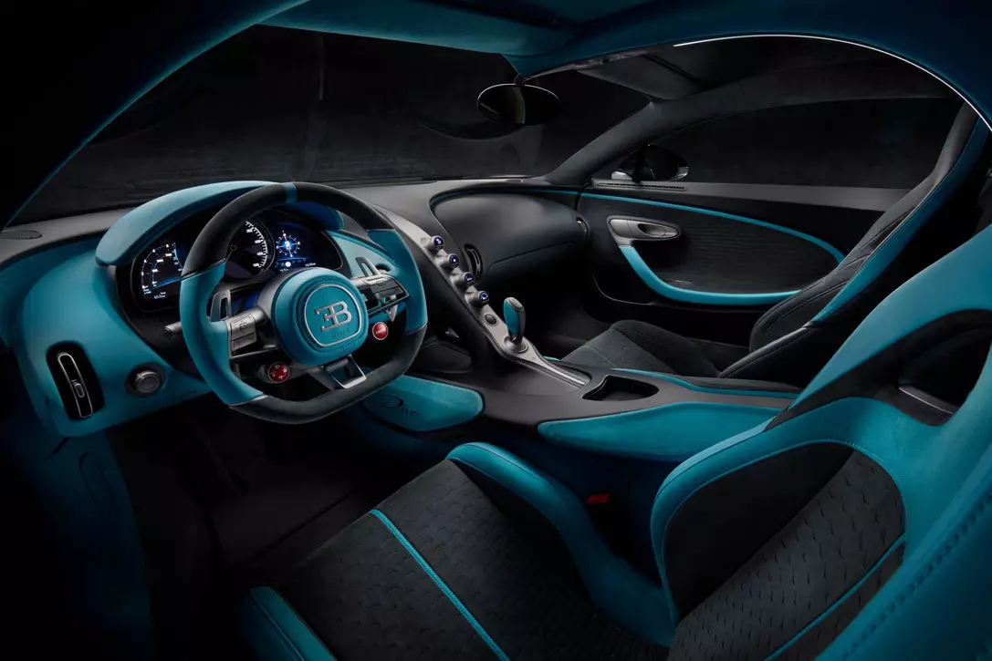 2019 Bugatti Divo Kẹkẹ ẹlẹsẹ mẹrin 6848_6