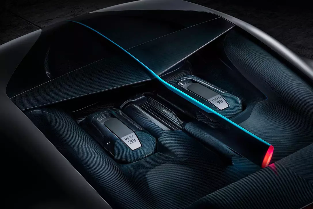 2019 Bugatti Divo Kẹkẹ ẹlẹsẹ mẹrin 6848_7