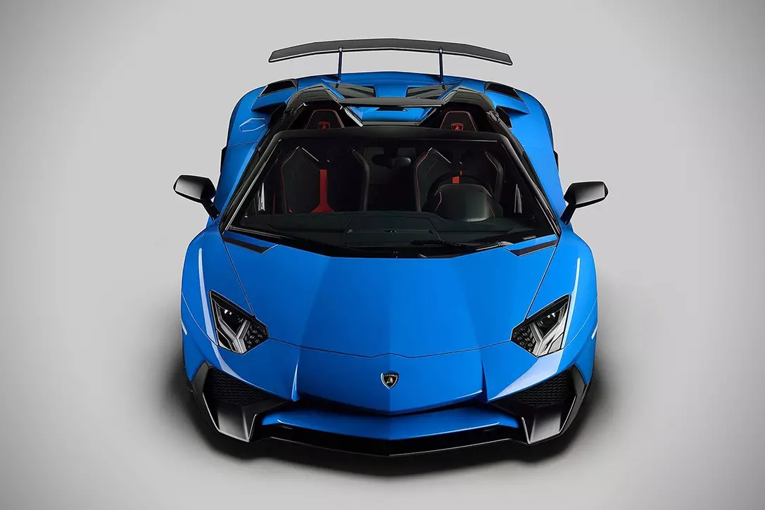 Lamborghini Aventador LP750-4 SV Roadster 2