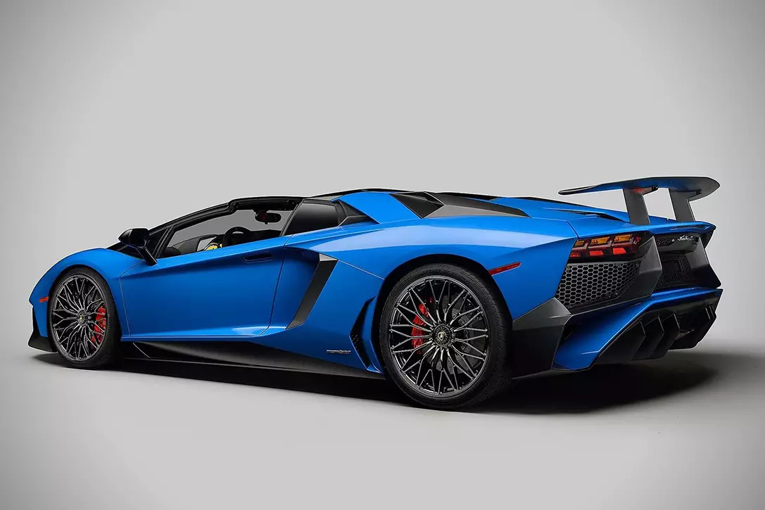 Lamborghini Aventador LP750-4 SV Roadster 5