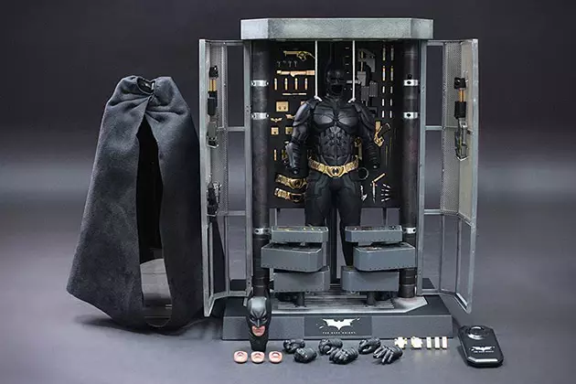 The Dark Knight Batman Armory irudi bildumagarriekin 2