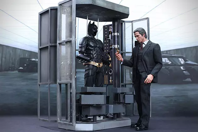 The Dark Knight Batman Armory com figuras colecionáveis 11