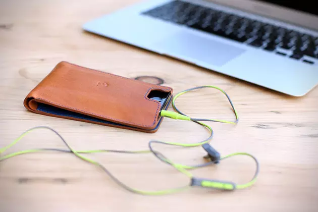 Кожаный чехол-бумажник для iPhone 5 от Danny P 2